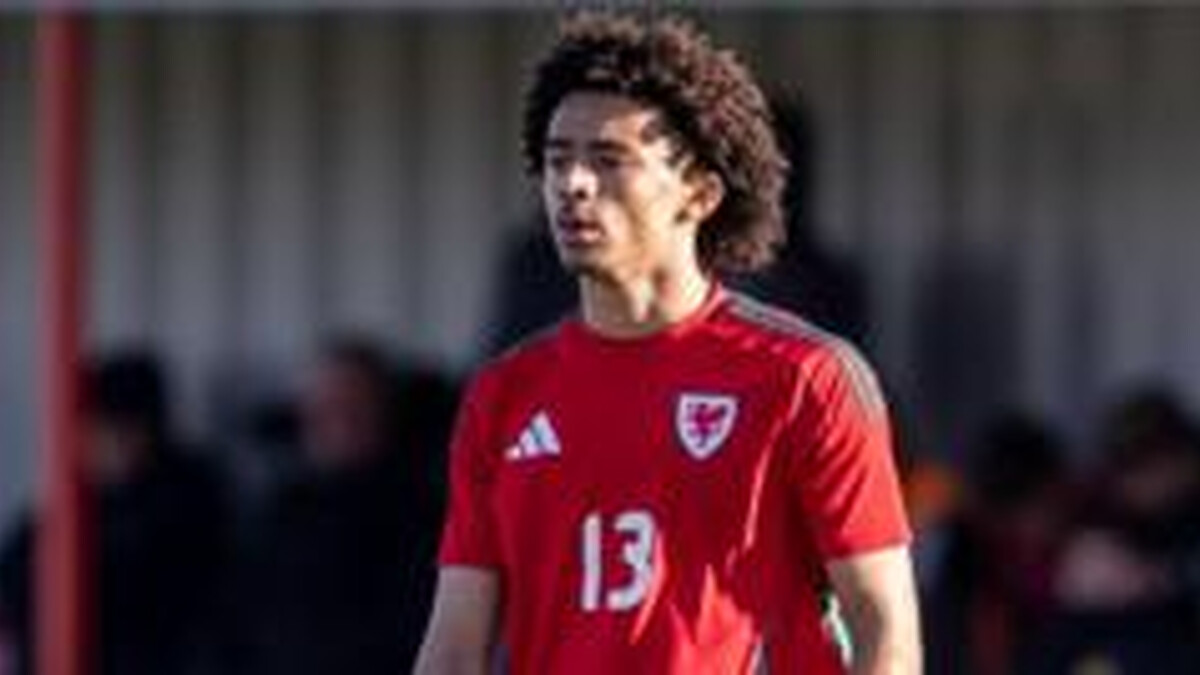 Wales call up teenage Leeds left-back Lienou | SoccerSeer