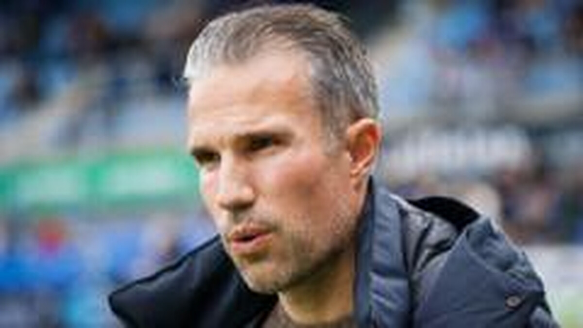 Van Persie sacked by Feyenoord after 16 months | SoccerSeer
